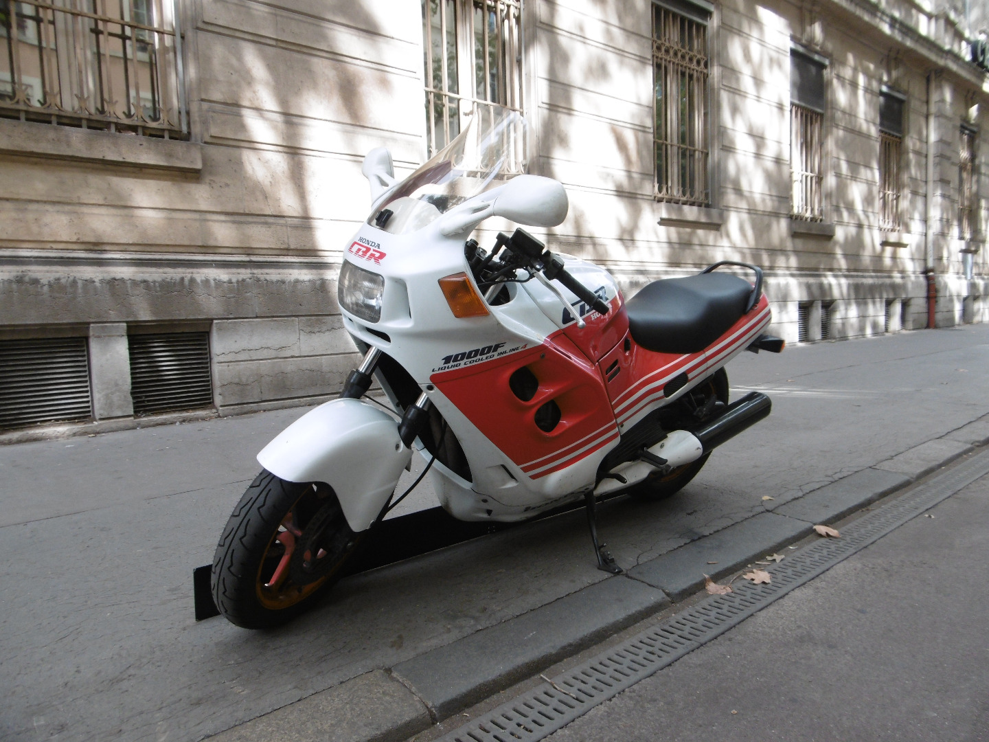 Moto depot : Motos d’occasion collection honda, CBR 1000 HONDA SC21 ROUGE