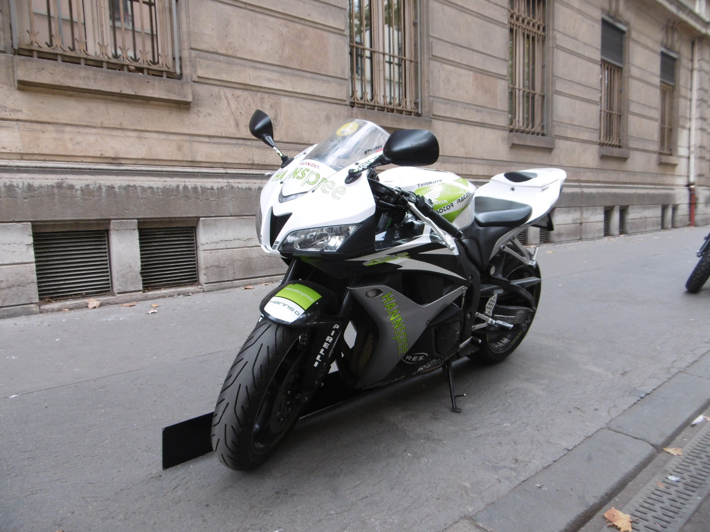 Moto Depot Motos Doccasion De 501 A 650 Cc Honda Cbrr 600 Honda Blanc